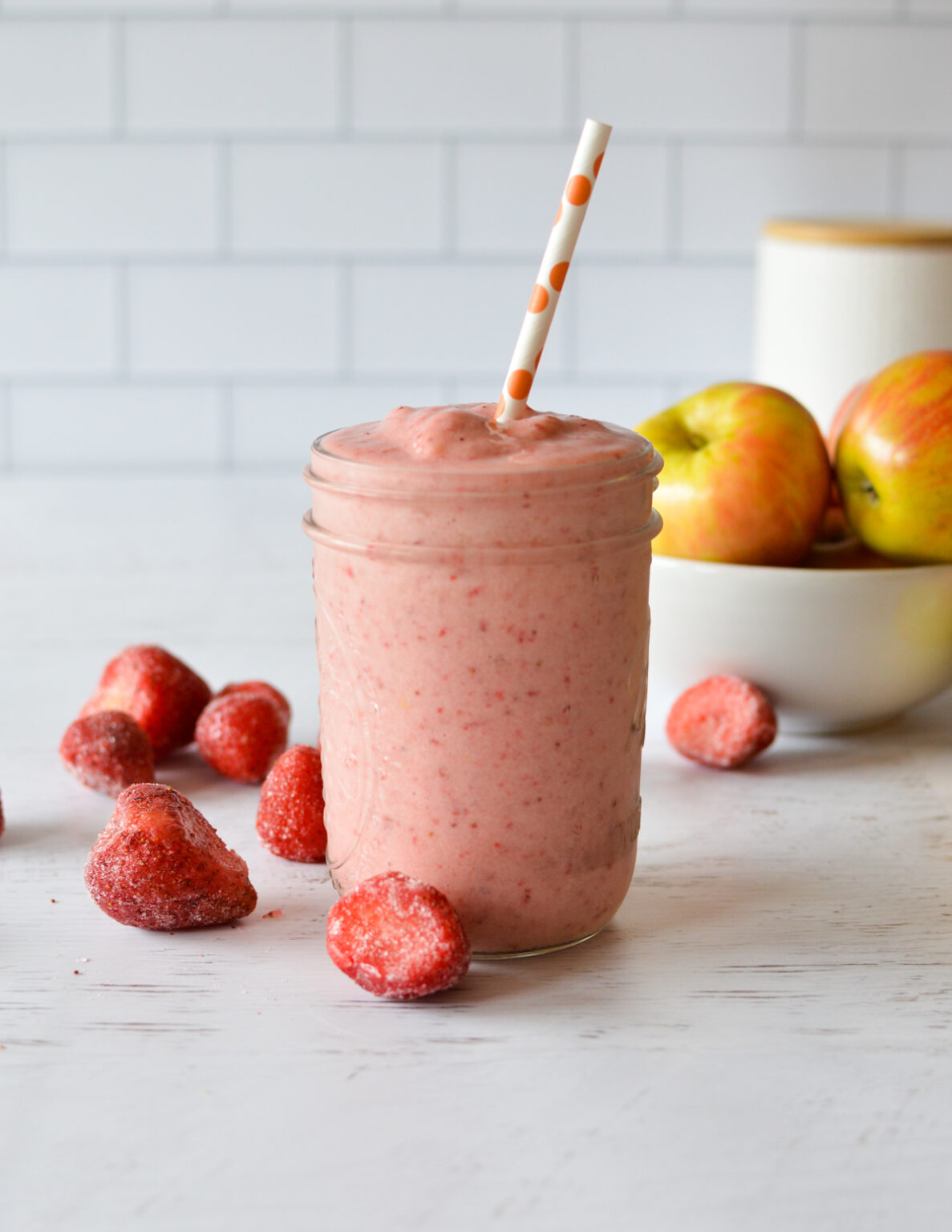 Strawberry Apple Smoothie - Sip Sip Smoothie