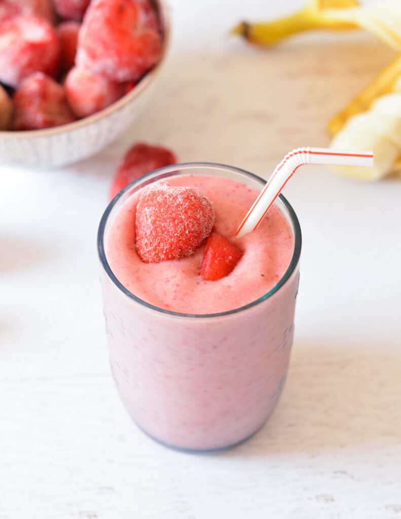 Strawberry Raspberry Smoothie - Sip Sip Smoothie