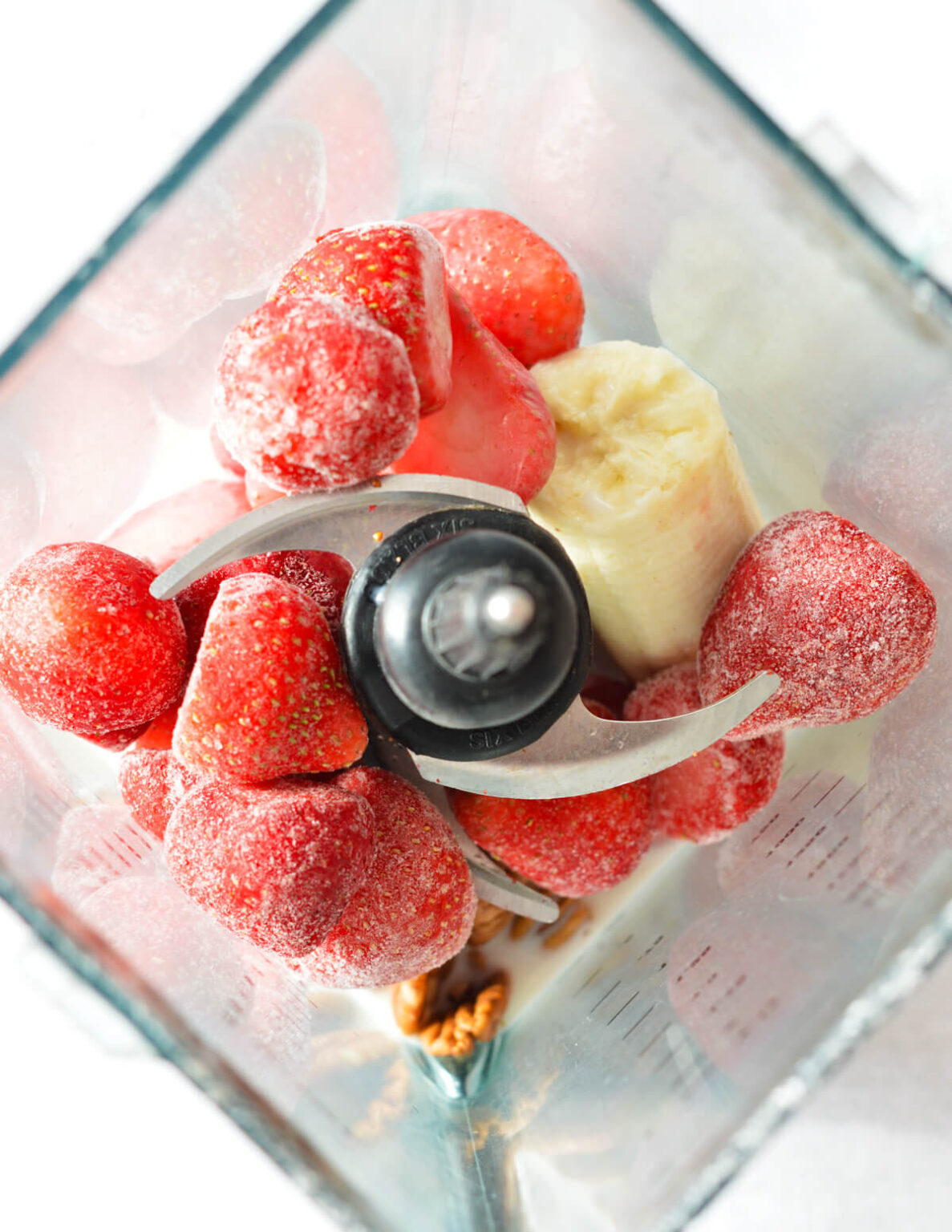 Nuts in Smoothies - The Ultimate Guide - Sip Sip Smoothie