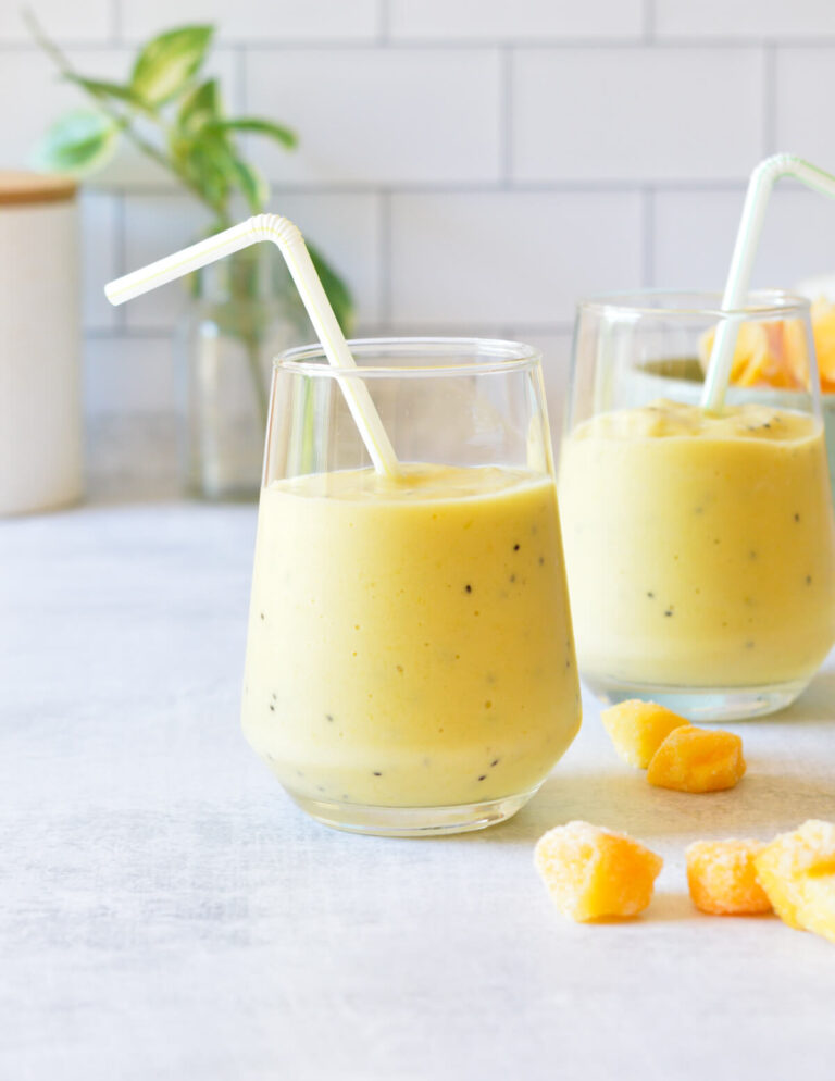 Mango Kiwi Smoothie - Sip Sip Smoothie